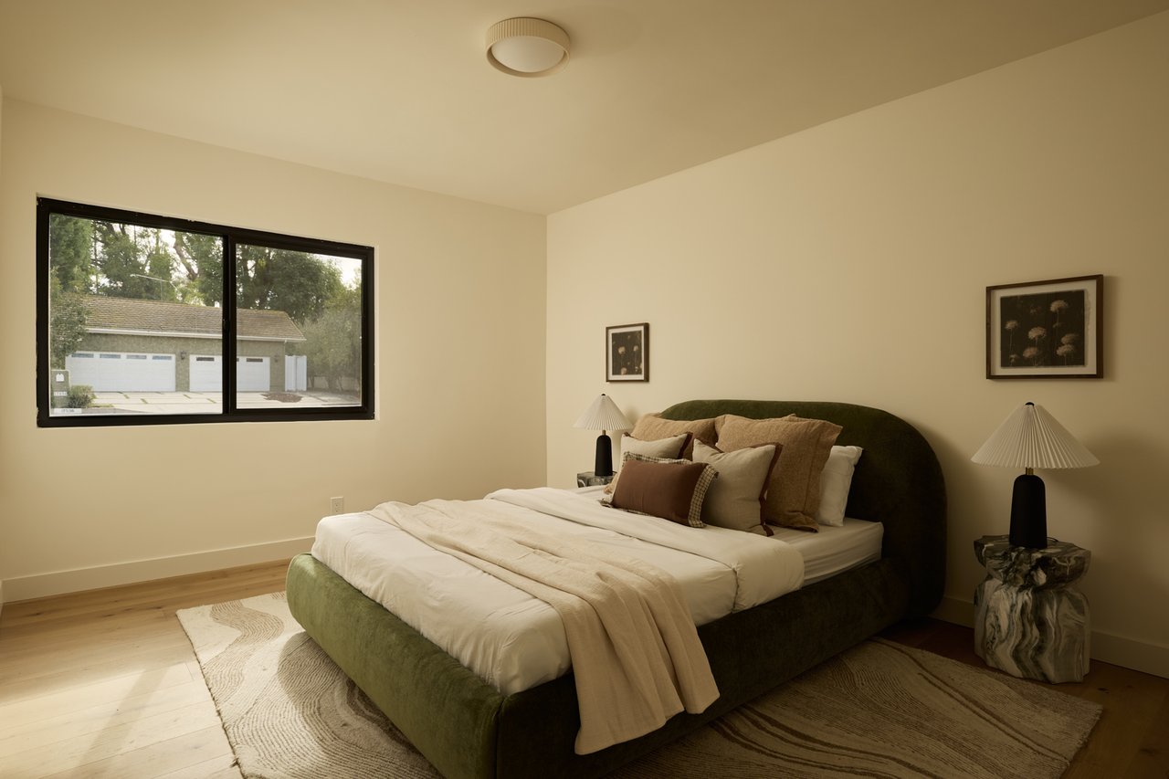 17539 Magnolia Boulevard