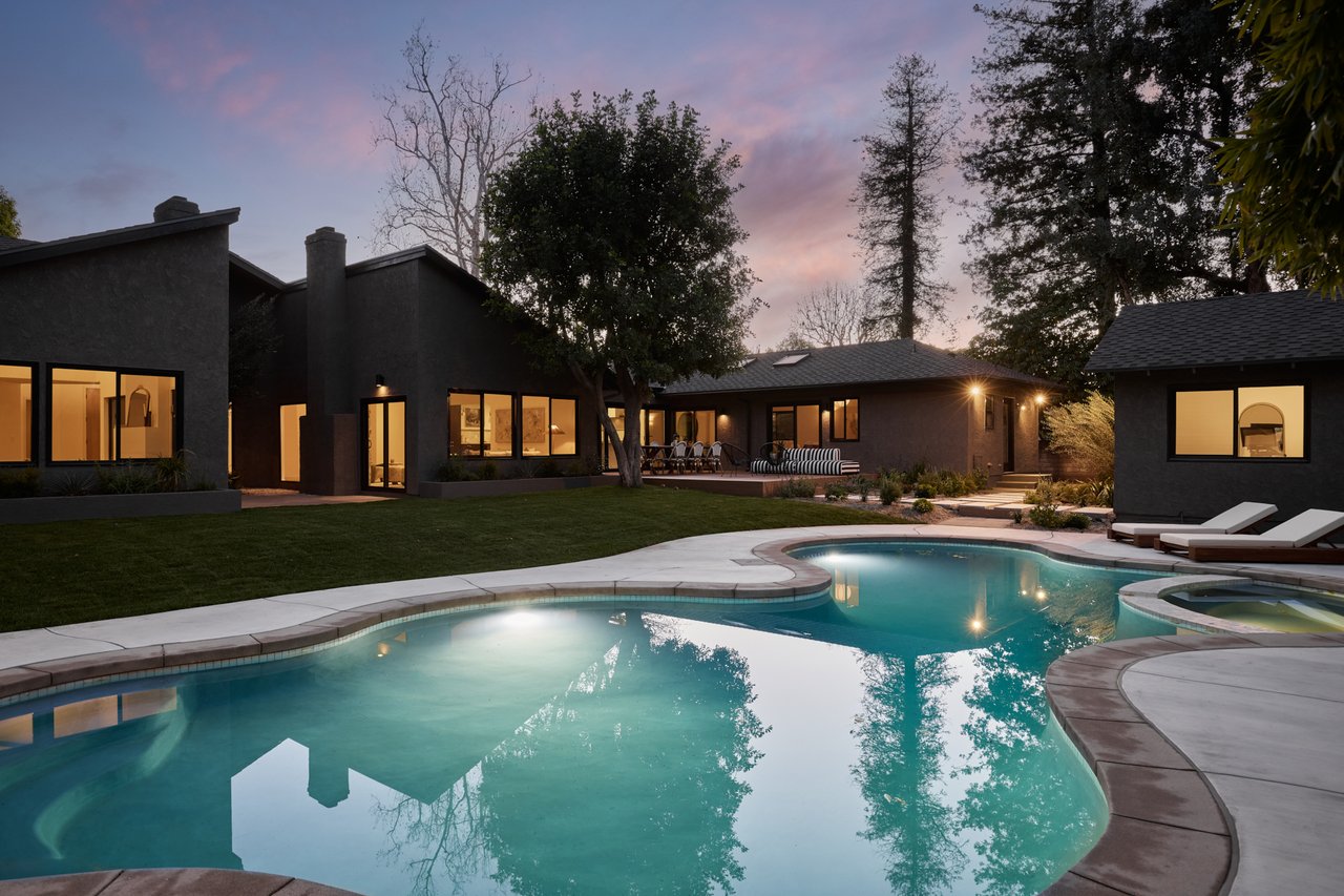 17539 Magnolia Boulevard