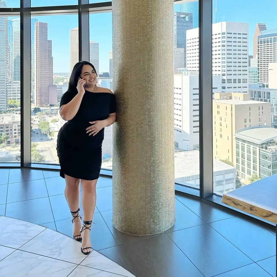 Raeshelle Burrow – Luxury Houston Real Estate Agent