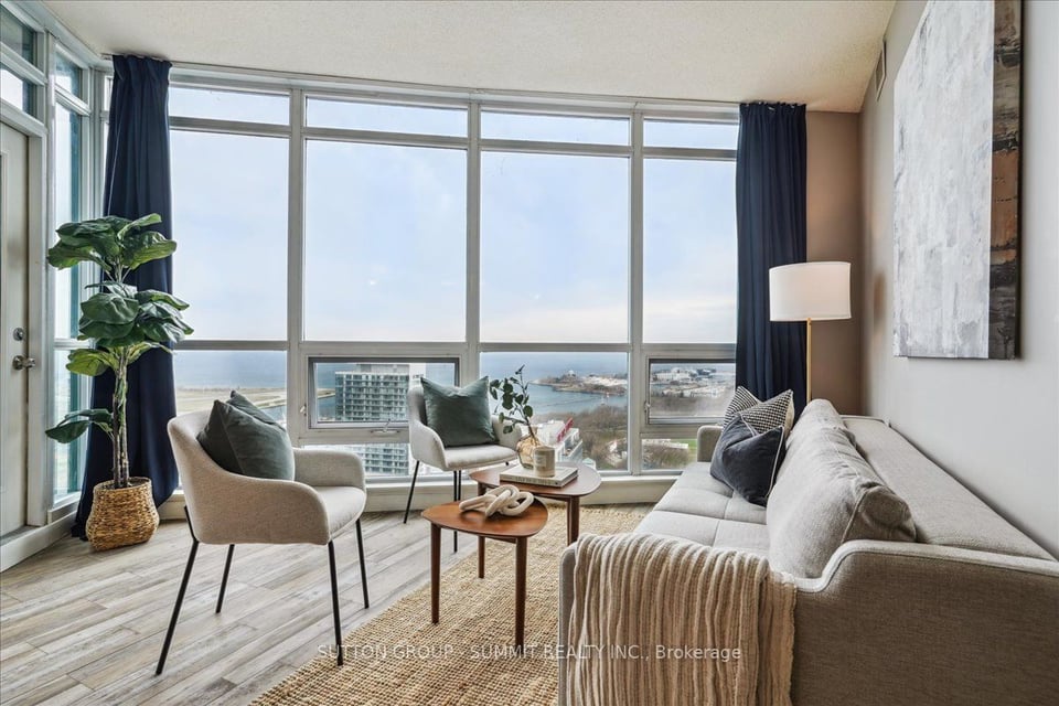 LOWKEY LUXURY | Toronto Real Estate | Penthouse Queen