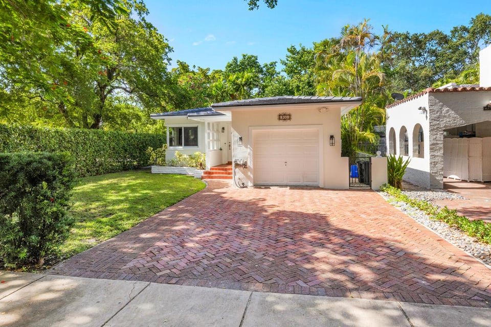 Coral Gables Corner Charmer