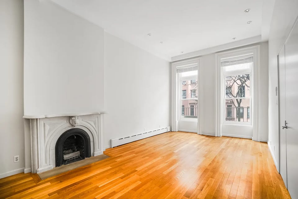 459 W 47th St, Parlor