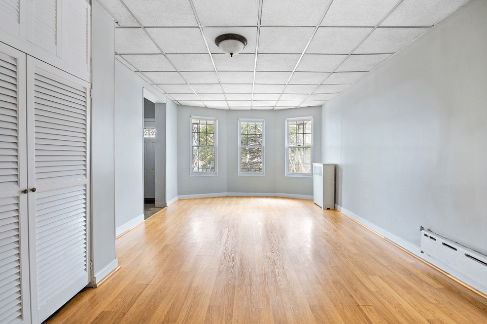 307 E 4TH Street 1