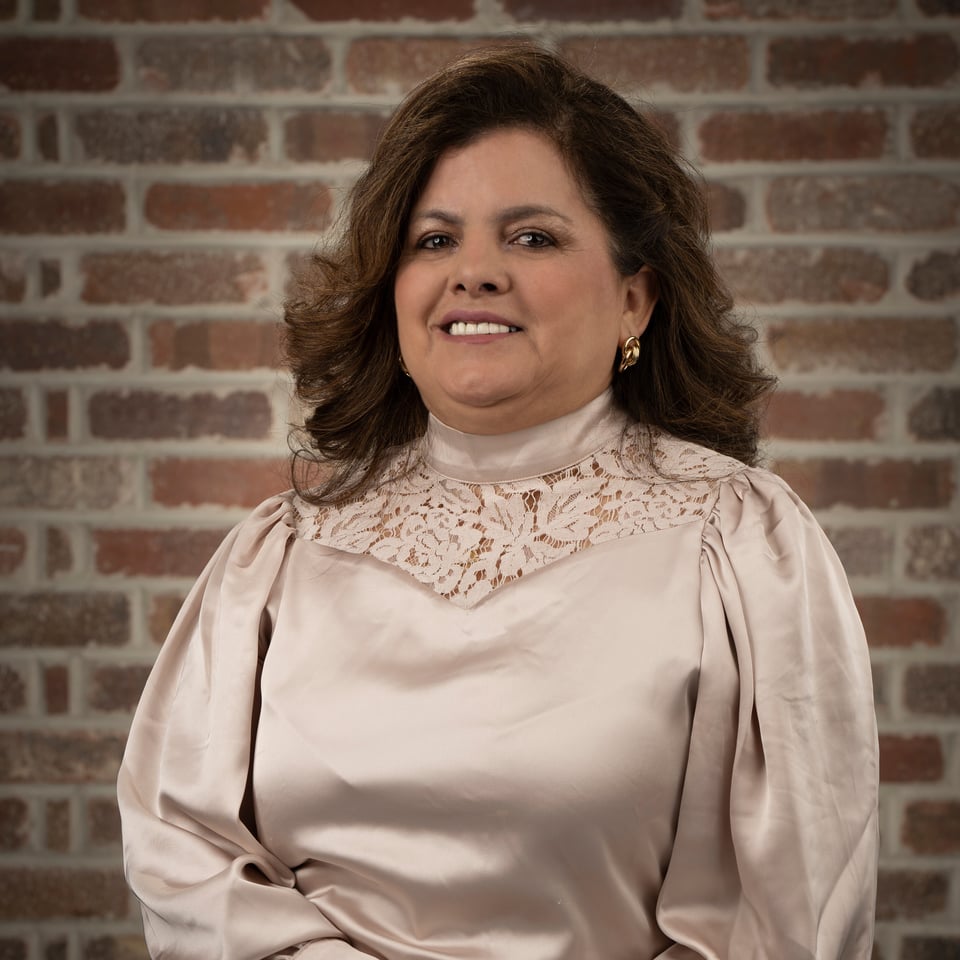 Meet Elsa Alvarado | Real Estate Agent | Premier Homes