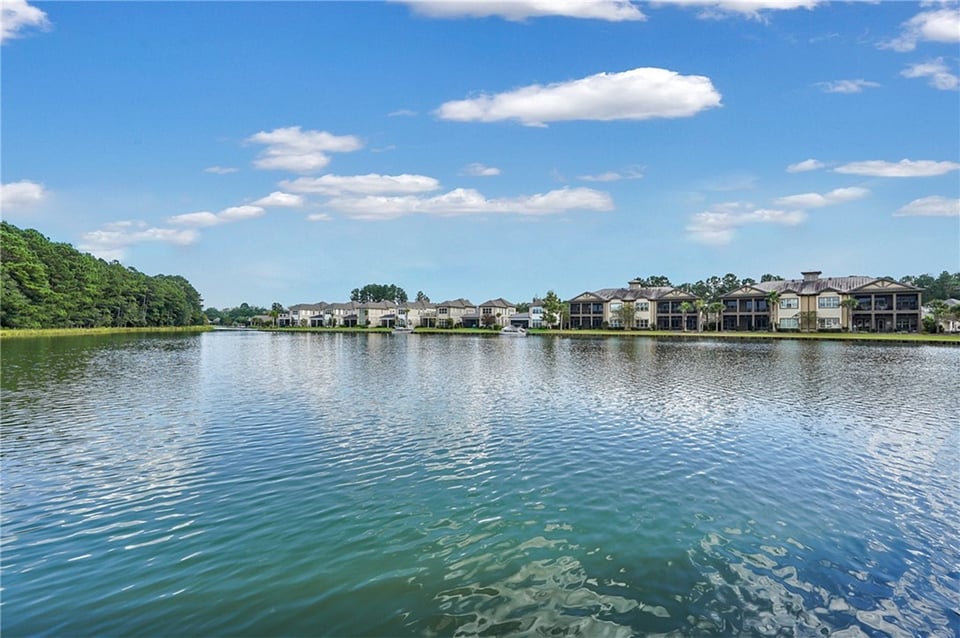 Hampton Lake | Neighborhood Guide | John Campbell