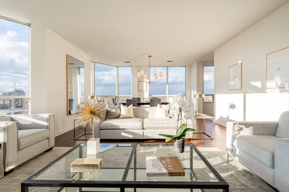 Luxury Living at the "Kingsway On The Park Condos"