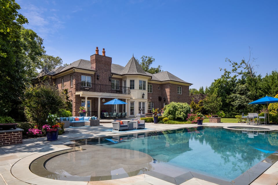 Woodbury NY Homes for Sale | Zach Elliott Real Estate