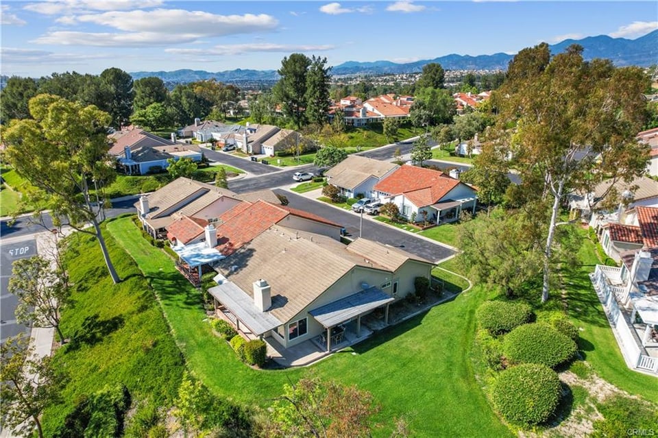 Casta Del Sol, CA | Neighborhood Guide | Evelyn Tee