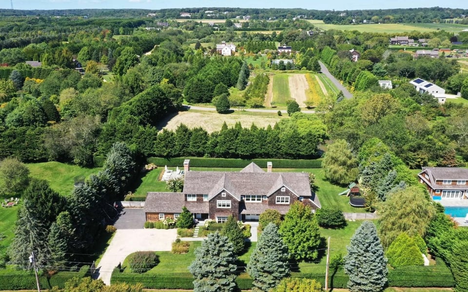 Bridging the Past and Present: Modern Architecture in Historic ...