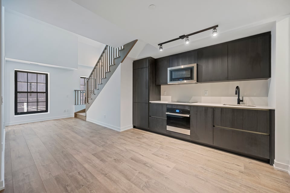 327 King Street W 307