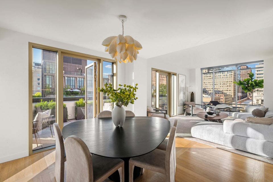 FROM STALE TO SOLD: THE POWER OF STRATEGIC STAGING IN THE LUXURY MARKET