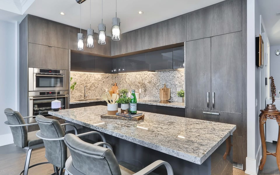 Tips For Buying and Selling A Home At the Same Time | Blog | David Hatef