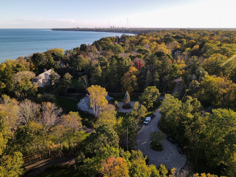 Fox Point | Neighborhood Guide | Sewart Group | Luxury Specialists