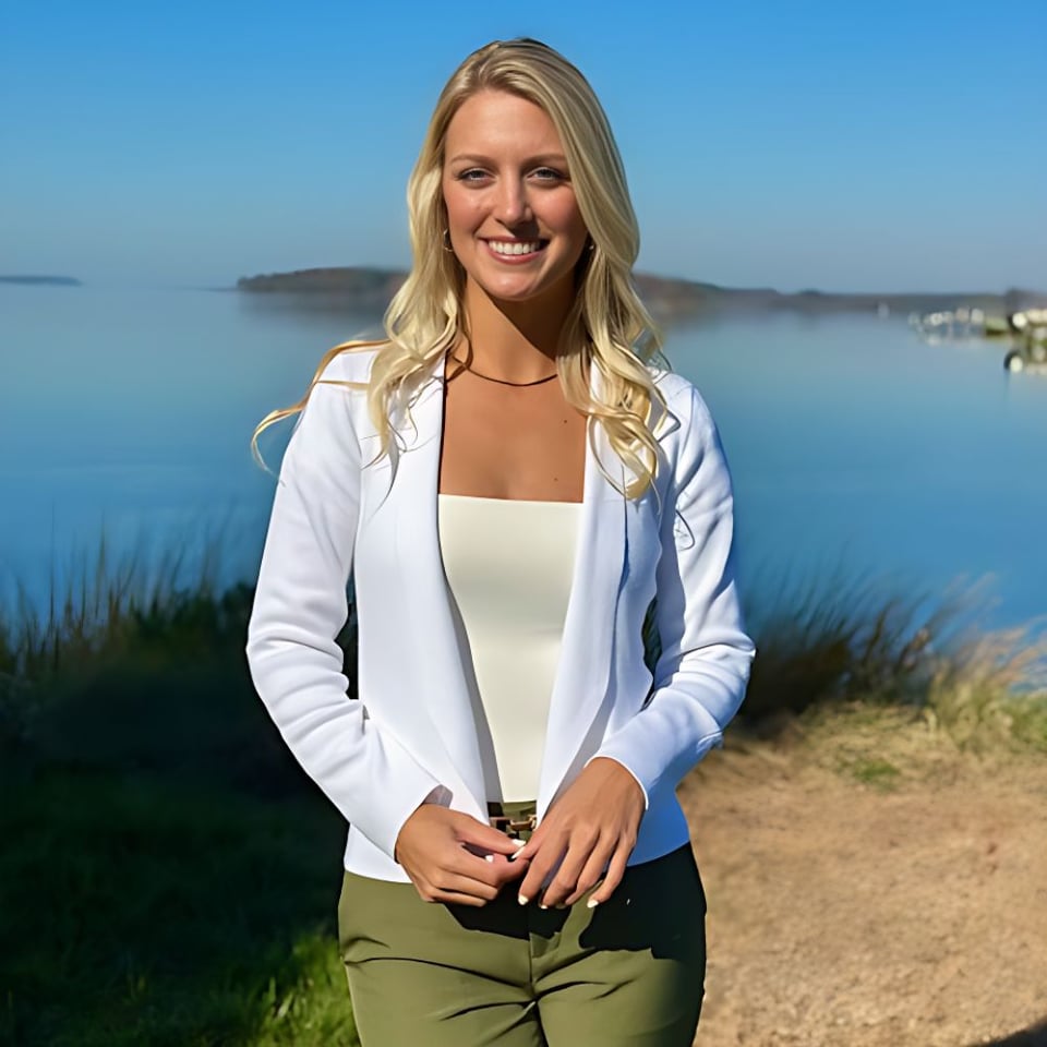 Kaitlyn Collins | Real Estate Agent | Benson & Mangold