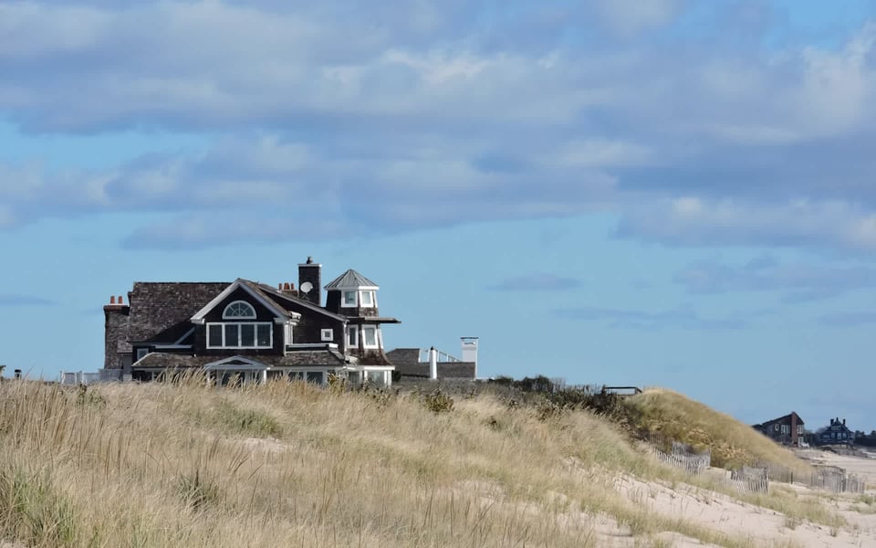 The Ultimate Guide to Owning a Mansion in The Hamptons | The Agency ...