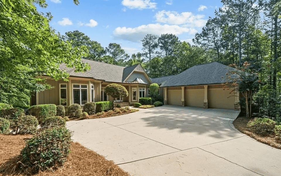 Lake Oconee Lakefront Home at 1100 Oslin Place