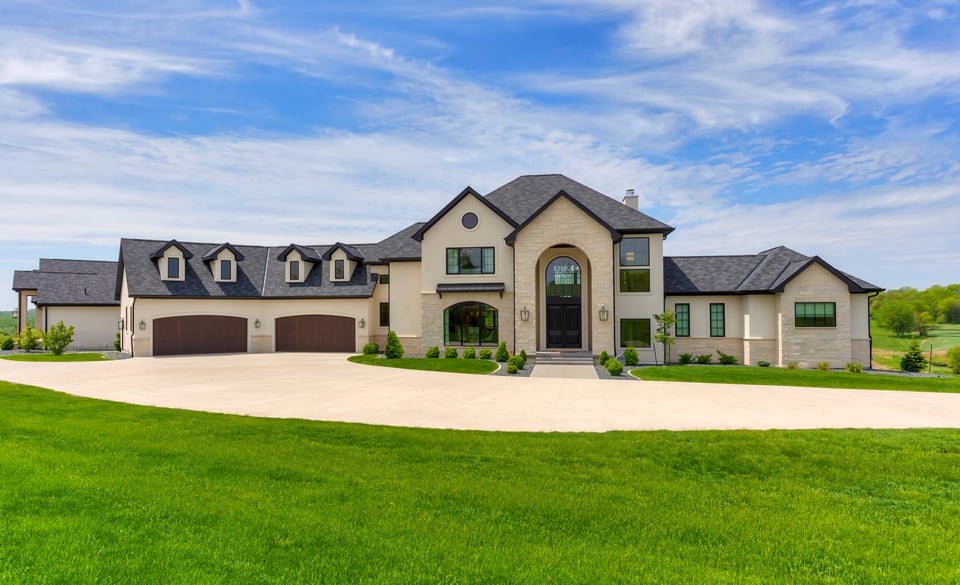 Most Prestigious Neighborhoods in West Des Moines for Luxury Living