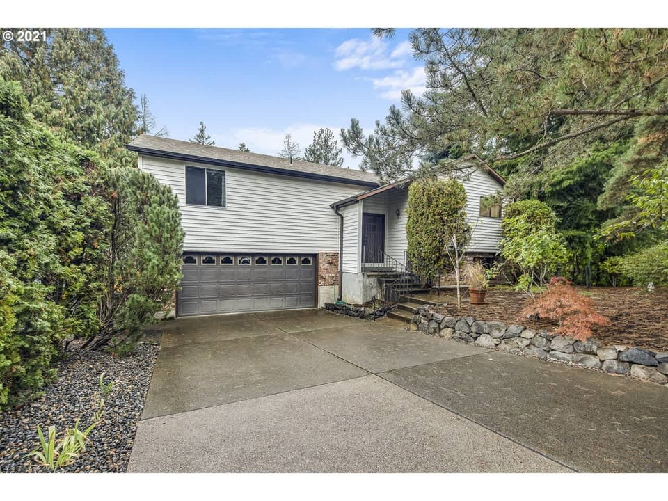 12199 SE Henderson Drive, Portland, OR 97266 | SOLD by The Dirk Hmura Team