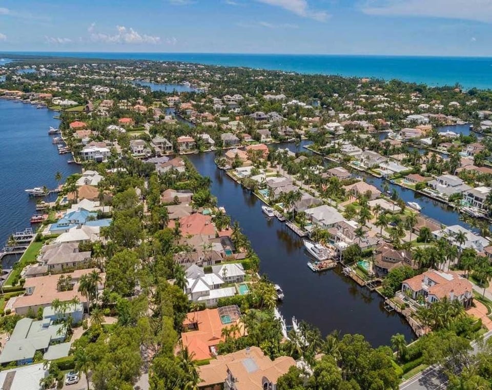Aqualene Shores | Neighborhood Guide