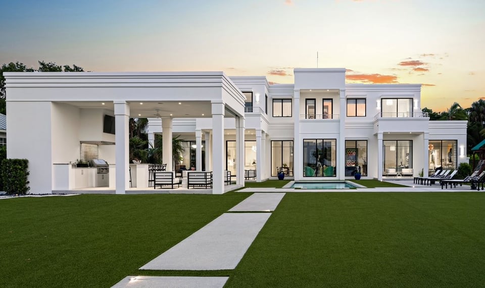 Strategic Buying in Today’s Evolving Luxury Market | Nadinefite.com