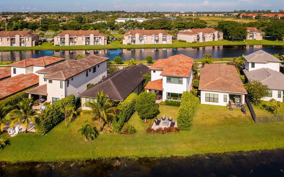 Snell Isle FL Neighborhood: Luxury Waterfront Living
