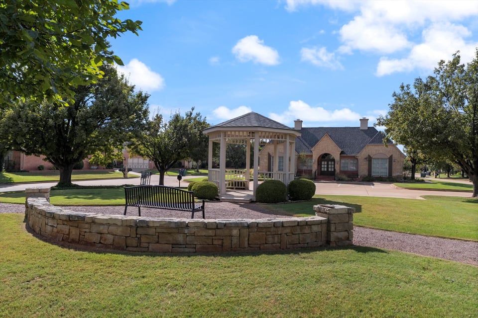 Edinburgh Edmond Oklahoma Neighborhood Luxury Homes