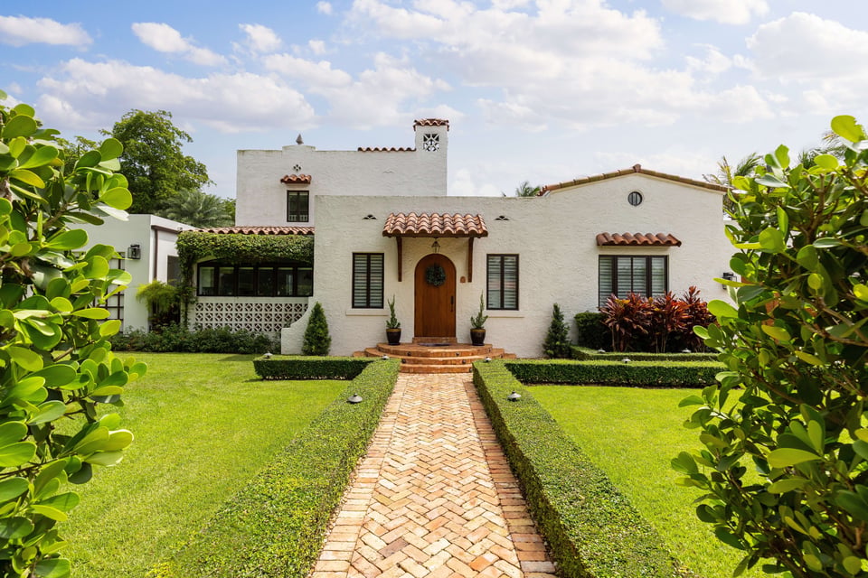 Crescent Lake Neighborhood Guide | Cyndi Bautista