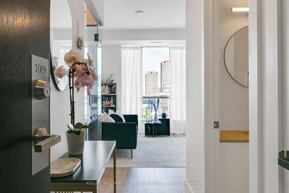 CHAPLIN ESTATES | Toronto Real Estate | Penthouse Queen