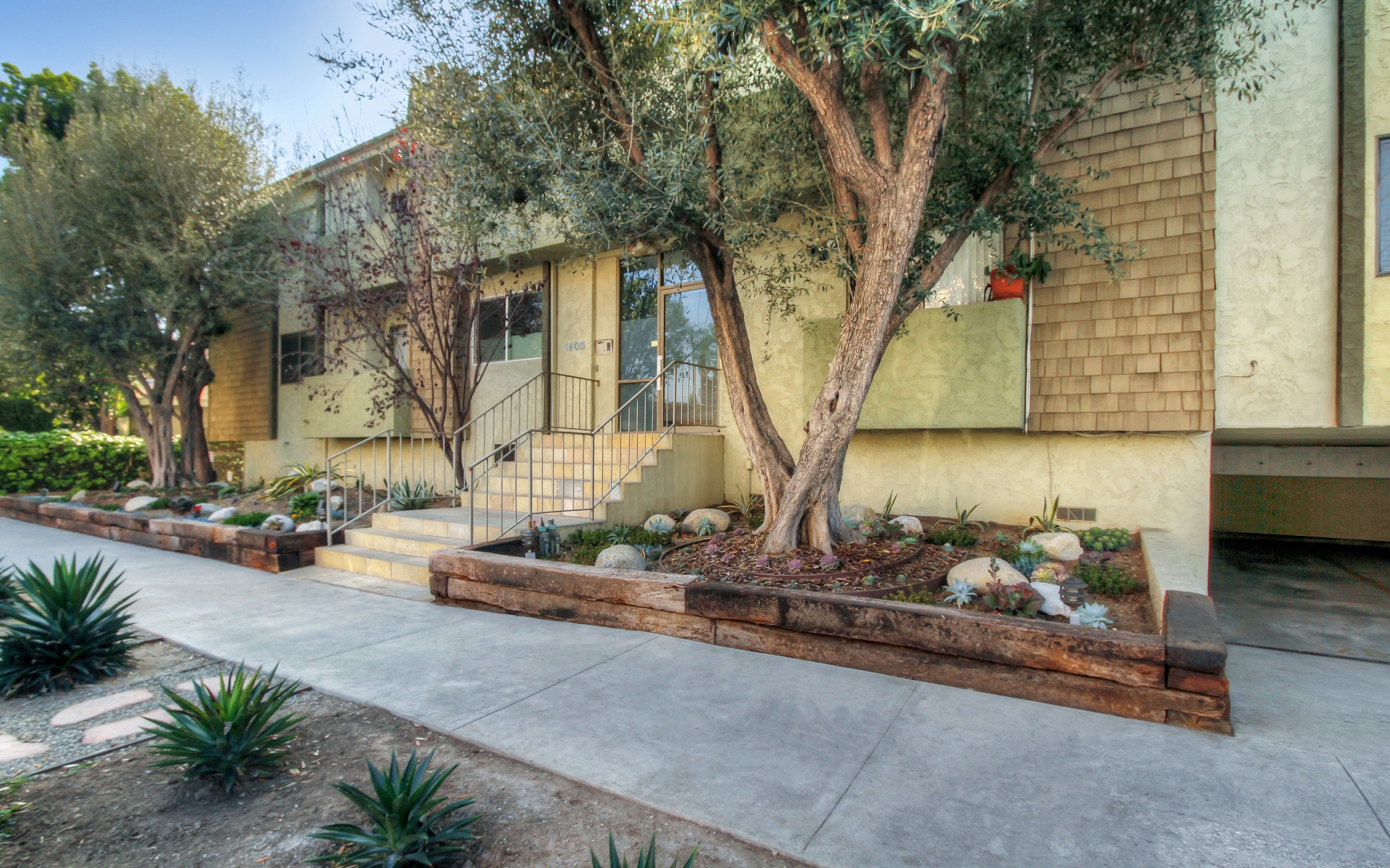 1605 Armacost Ave #110 | Carrabba Group | Los Angeles Real Estate & Beyond