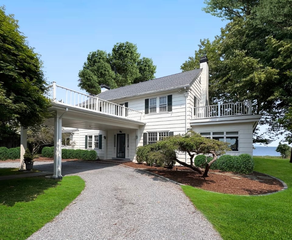 OFF-MARKET SALE/ WATERFRONT