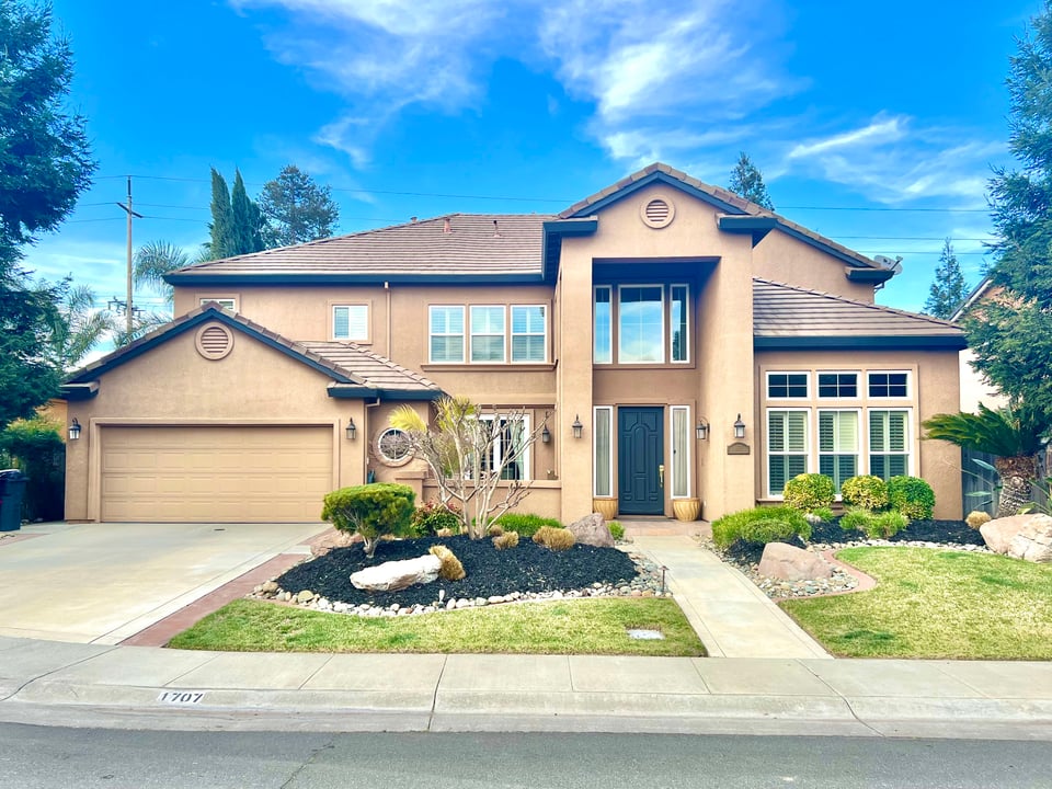 1707 Arena Drive | David & Brenda Fletcher
