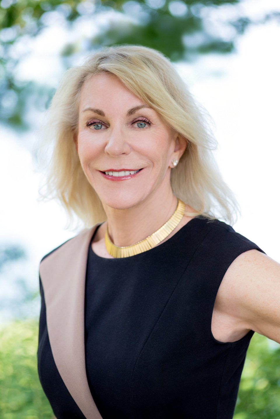 Jean Royster | The Dawn McKenna Group Real Estate Advisor