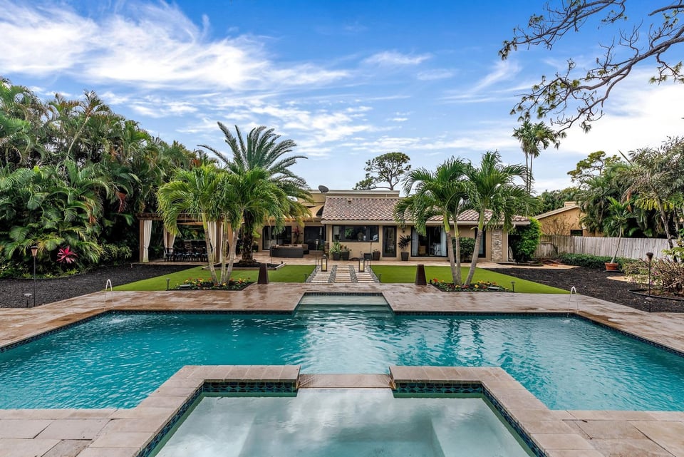 Seagate Country Club | Neighborhood Guide | Cheran Marek