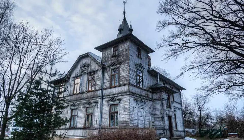 Exploring the Paranormal: Top Haunted Places | 15 West Homes