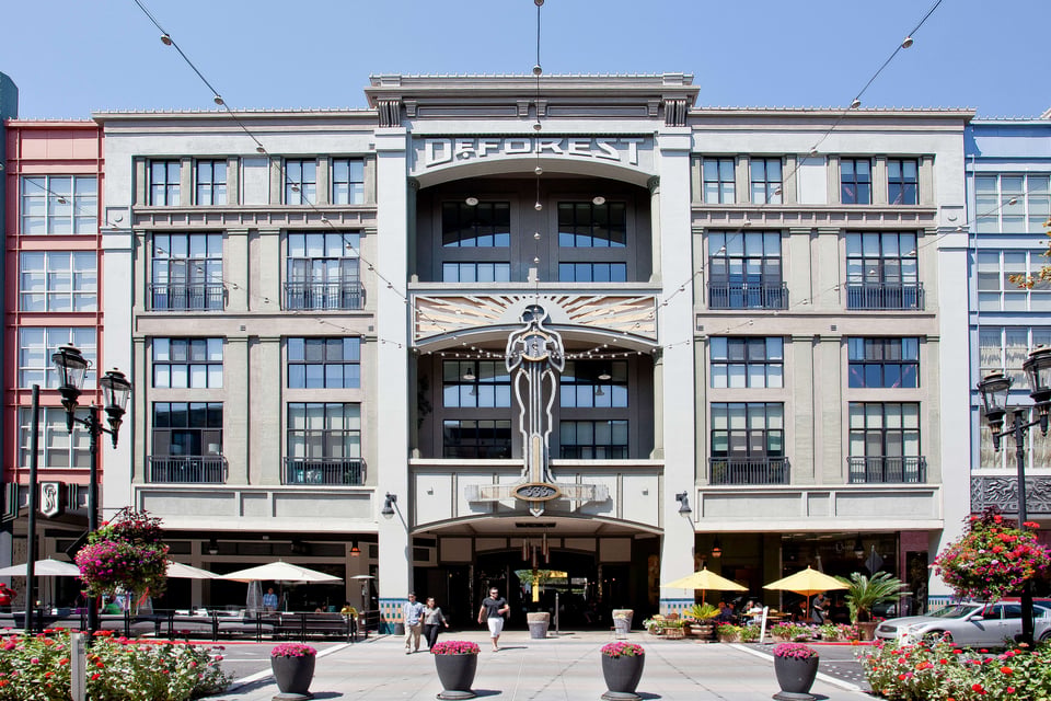 Neighborhood || De Forest Santana Row Condos