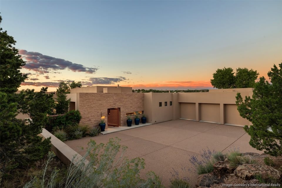 See inside: This Santa Fe estate oﬀers views of golf and mountains ...