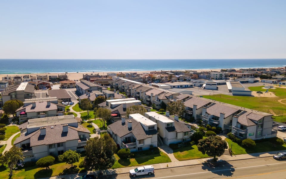 Neighborhood || Harborwalk | Ann Howarth