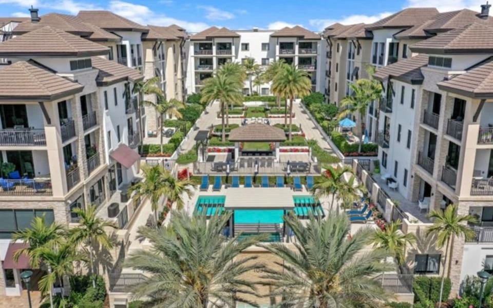 Naples Square | Neighborhood Guide