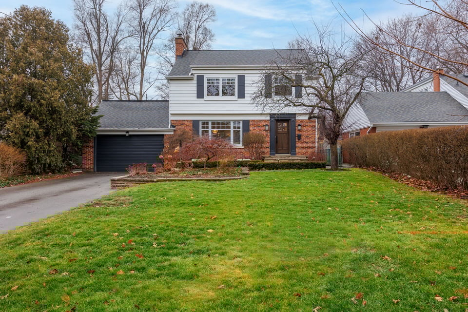 8 Edgevalley Drive | Toronto, ON M9A4N7 | 4 Beds, 3.5 Baths | David ...