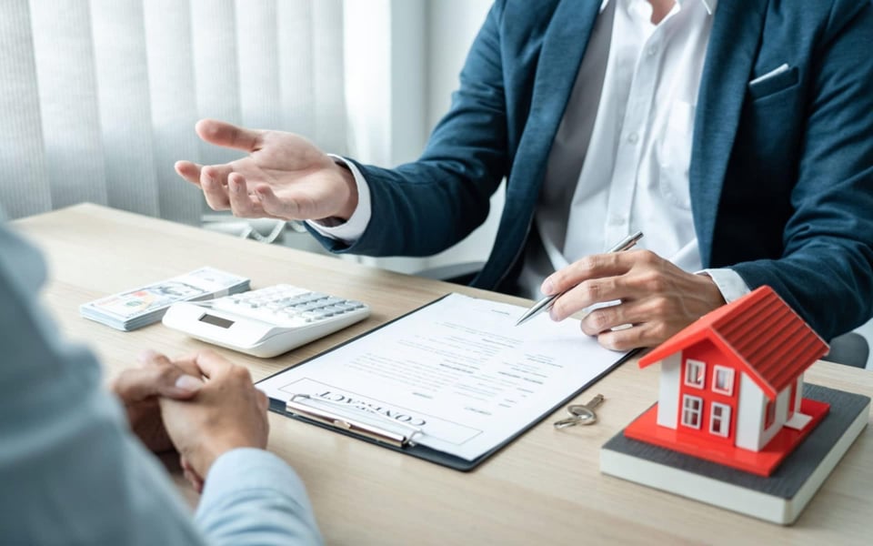 Why You Should Work With a Realtor
