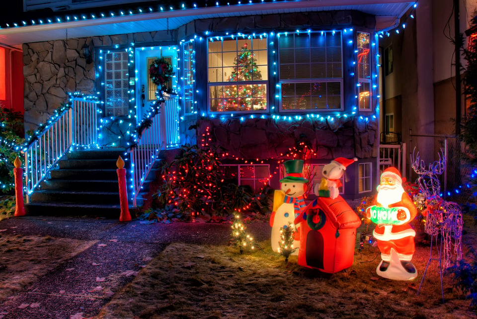 Long Island Holiday Home Decorations | Long Island Homes Decorated for ...