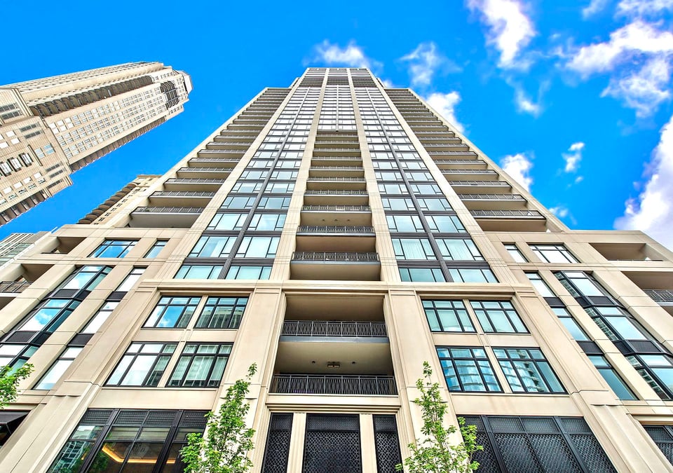 Welcome to 9 W Walton: Where Chicago's Elite Reside!