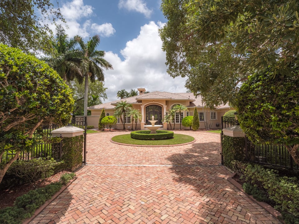 Pinecrest | Neighborhood Guide