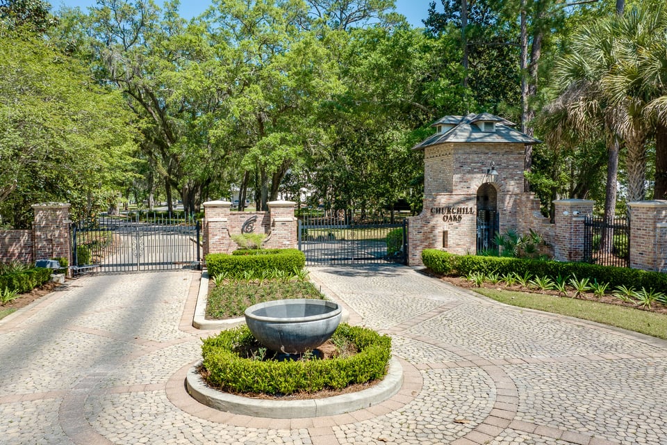 Churchill Oaks | Neighborhood Guide