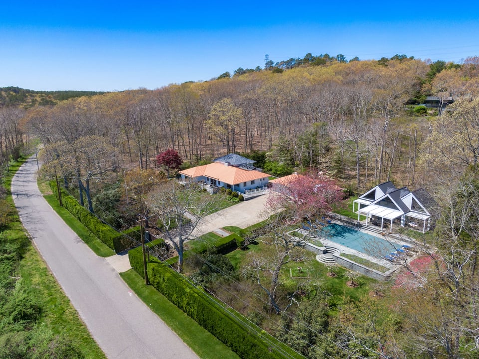 142 Lopers Path, Water Mill