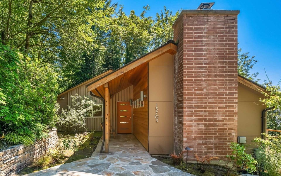 NW View Contemporary in Seahurst