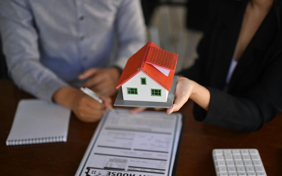 8 Real Estate Negotiation Strategies Leland MI | Robin Vilter