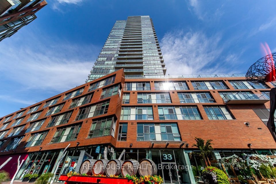 DISTILLERY DISTRICT LOFT | Toronto Real Estate | Penthouse Queen