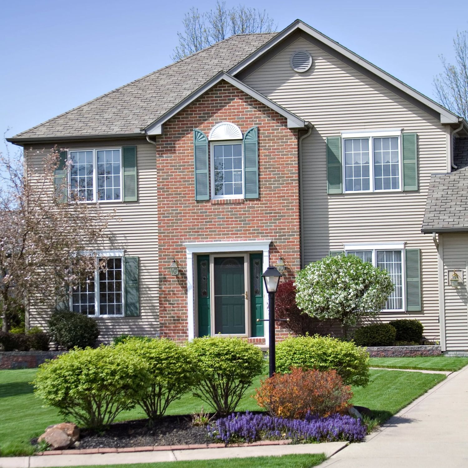 Regina Castle | Your Chicago Real Estate Expert