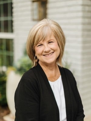 Lisa Hooper | A.G. Real Estate & Associates - Agent